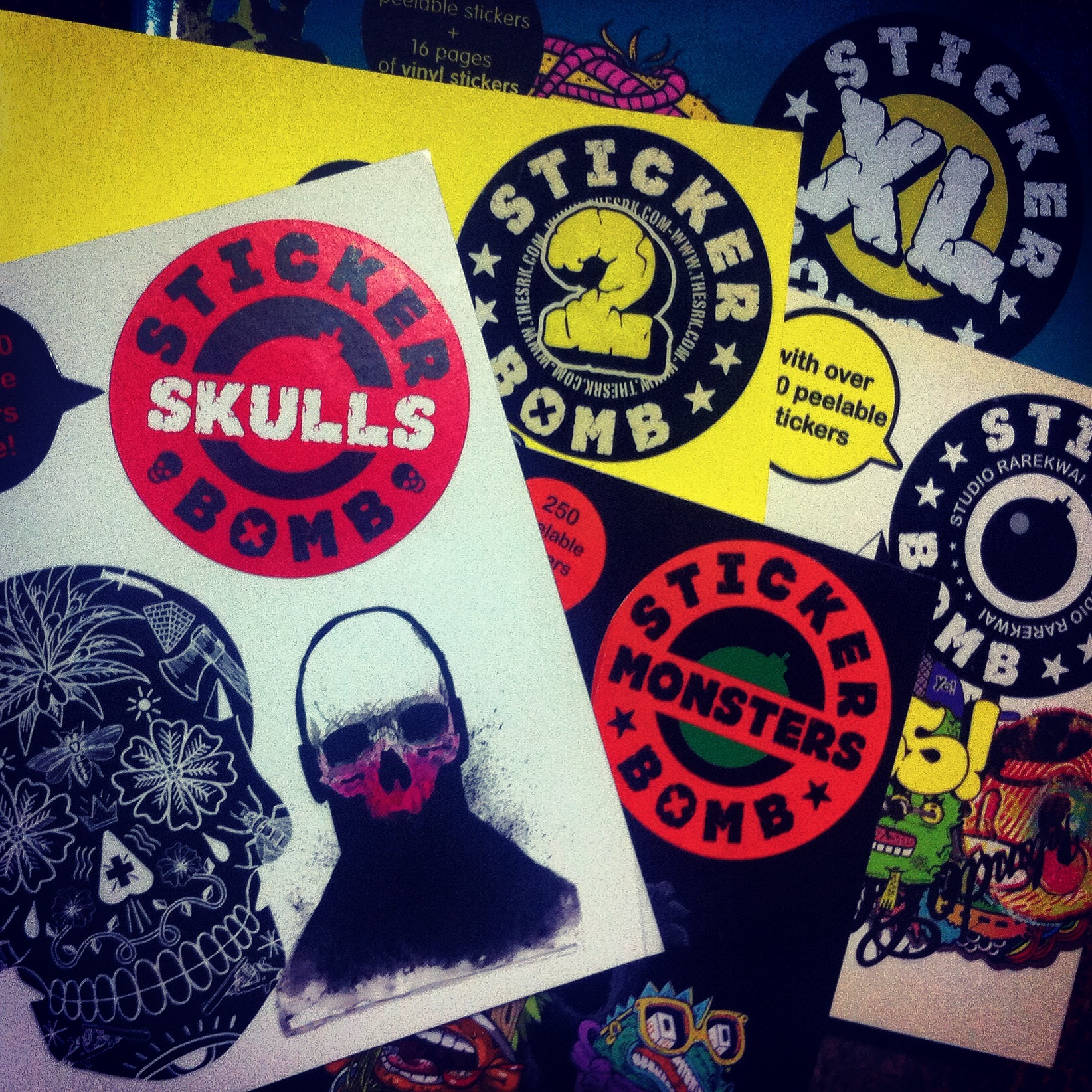 Stickerbomb - cinema iloobia