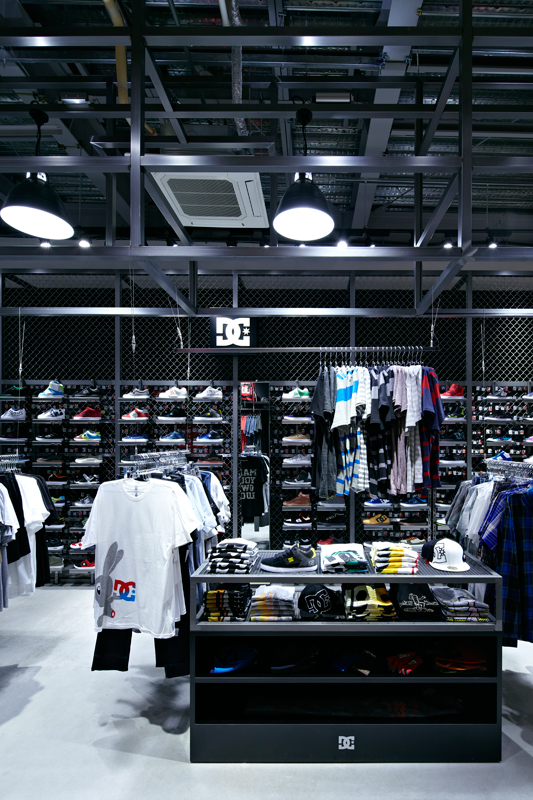 Quiksilver Factory Outlet Rinku - Specialnormal Inc.