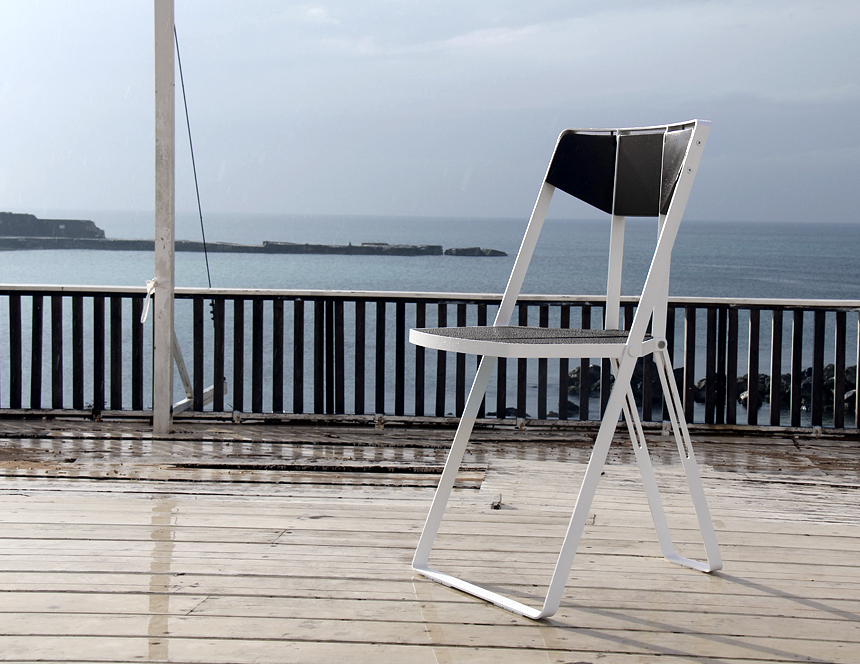 A Folding Chair - Boaz Levi Academic Portfolio