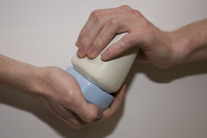 Easy-open Pill Bottle - Joshua McKean Design