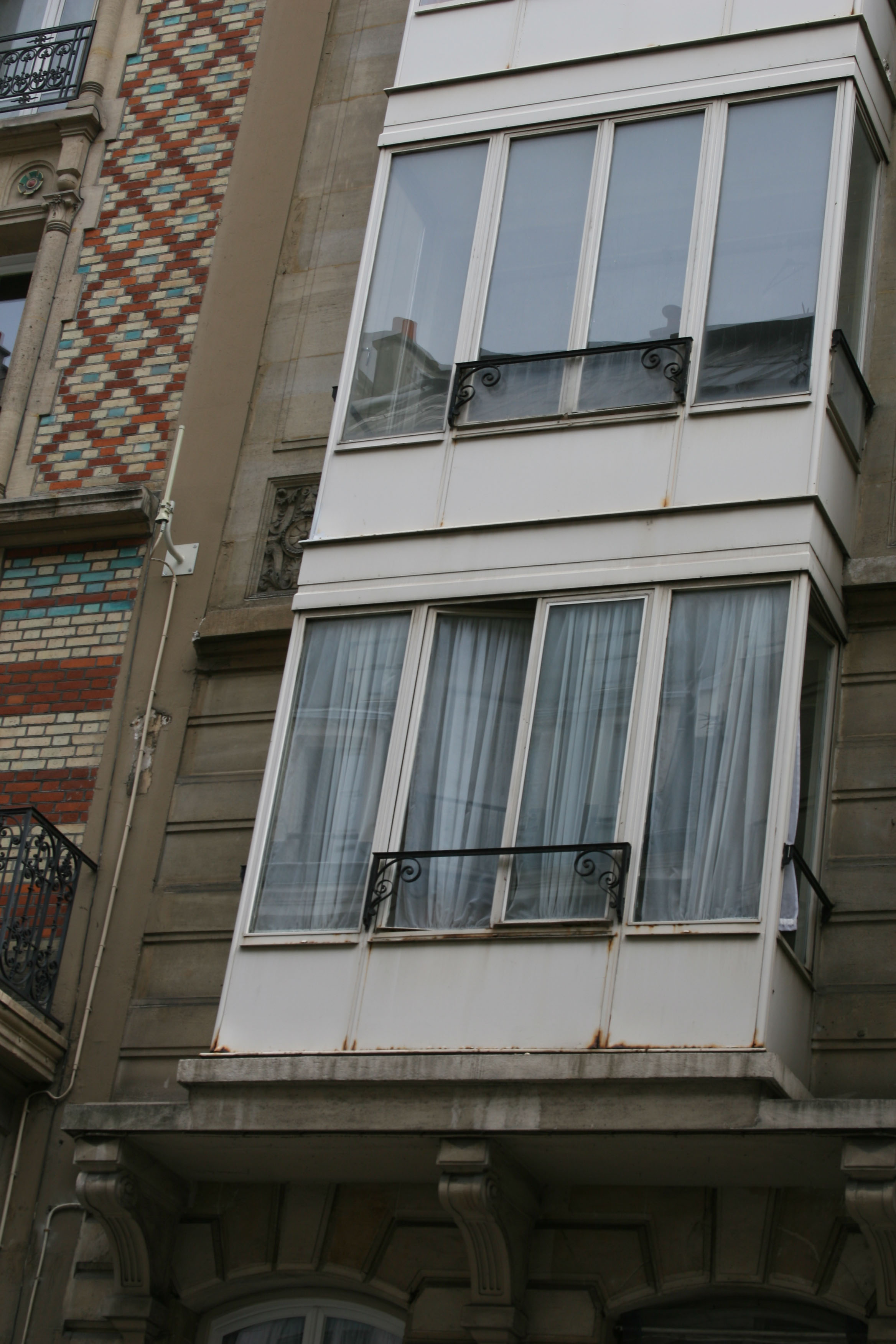 Paris, France - London Red