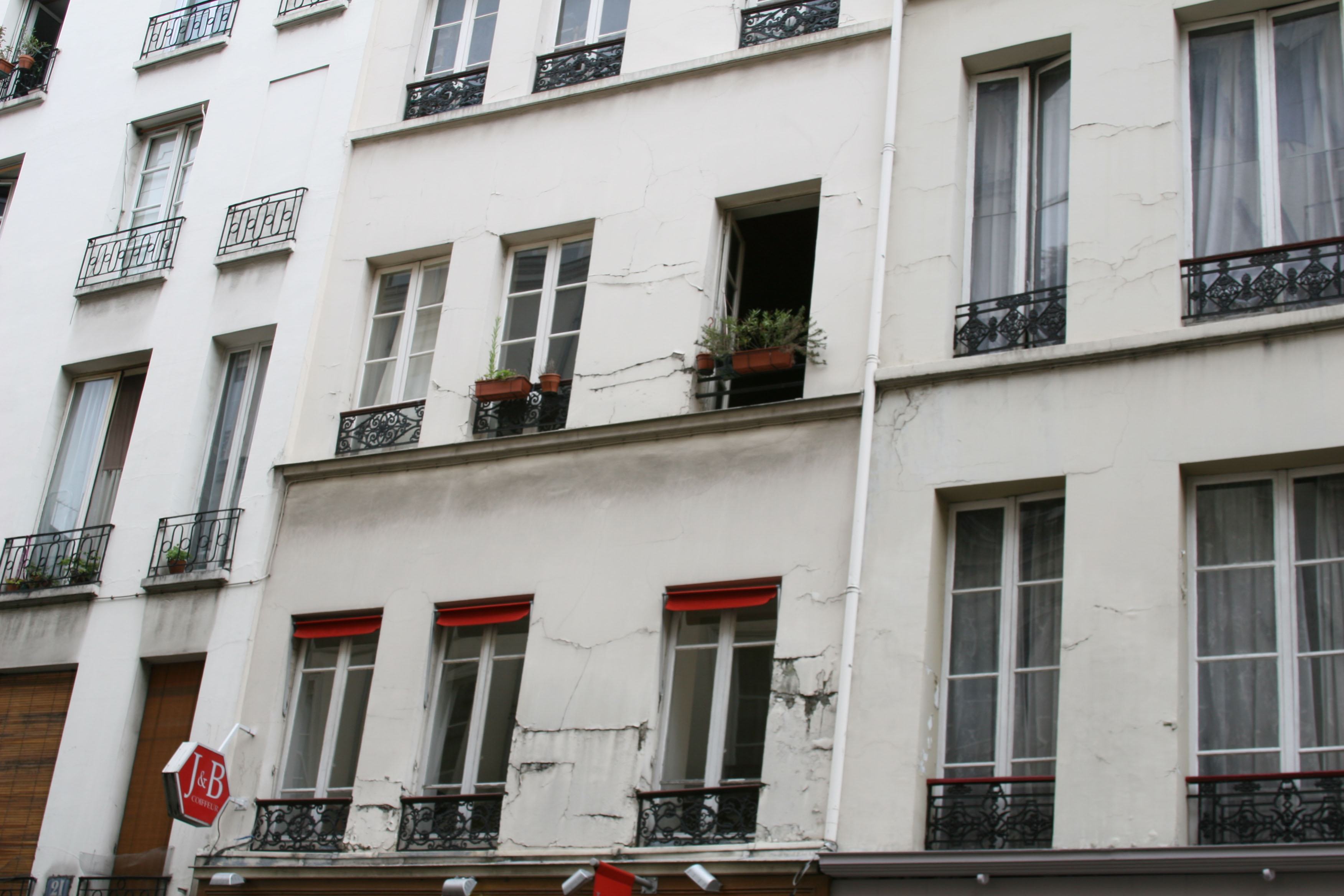 Paris, France - London Red