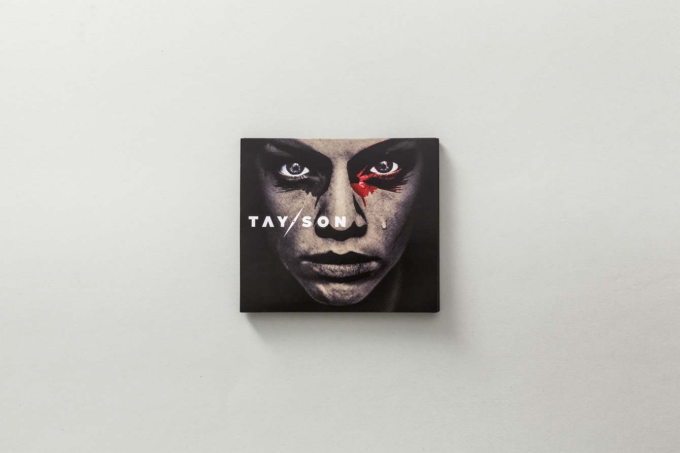 TAY/SON – Slave to Gravity - accent graphe