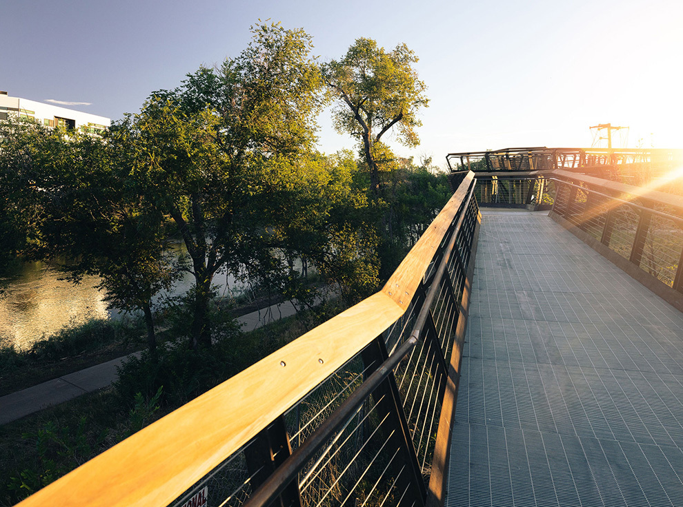 ELEVATED WALKWAY AT ARKINS PROMENADE - tres birds