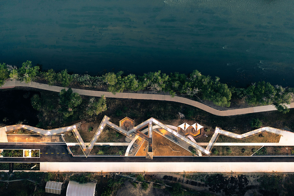 ELEVATED WALKWAY AT ARKINS PROMENADE - tres birds