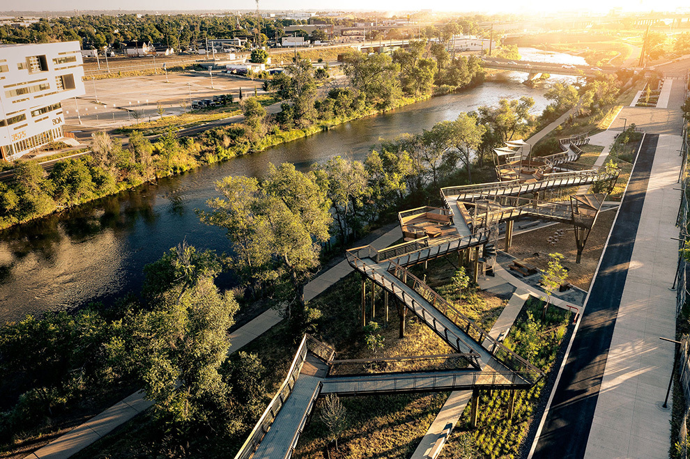 ELEVATED WALKWAY AT ARKINS PROMENADE - tres birds
