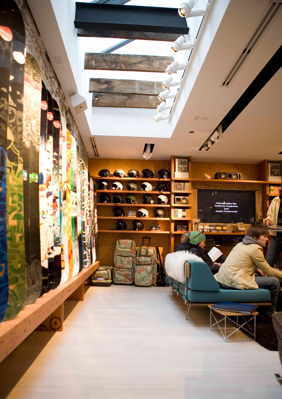 BURTON: CHICAGO FLAGSHIP RETAIL STORE - tres birds