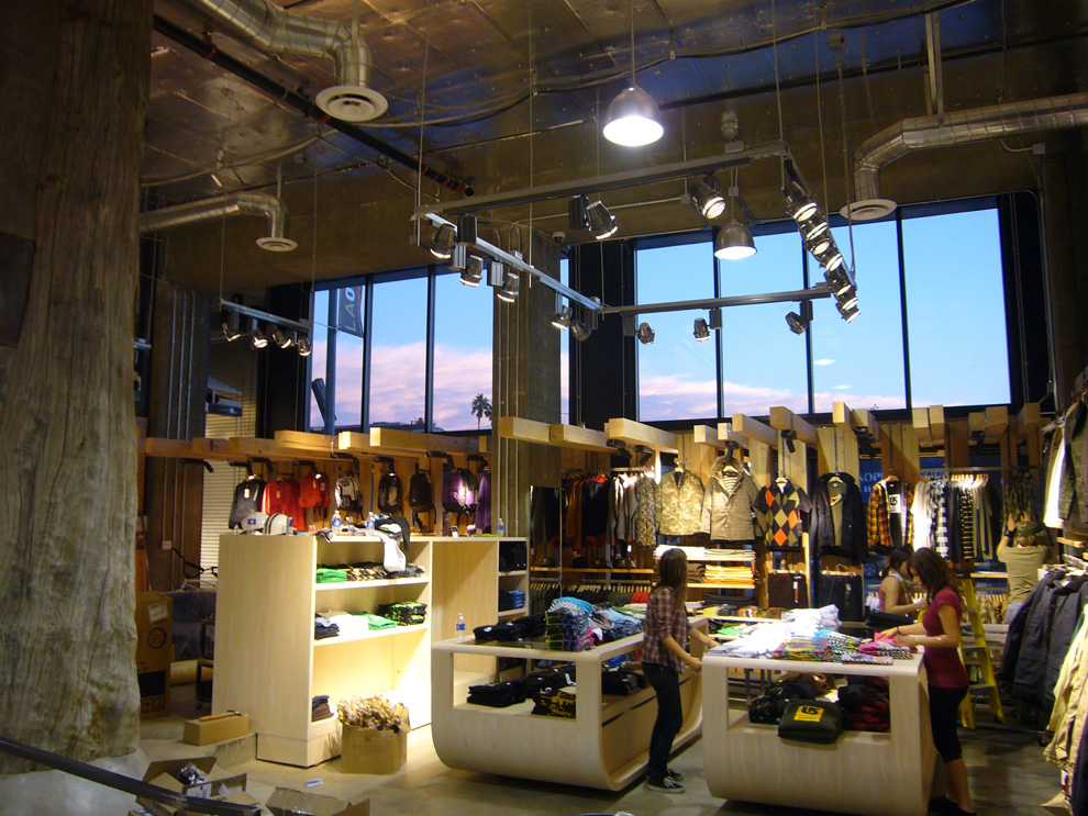 BURTON: LOS ANGELES FLAGSHIP RETAIL STORE - tres birds