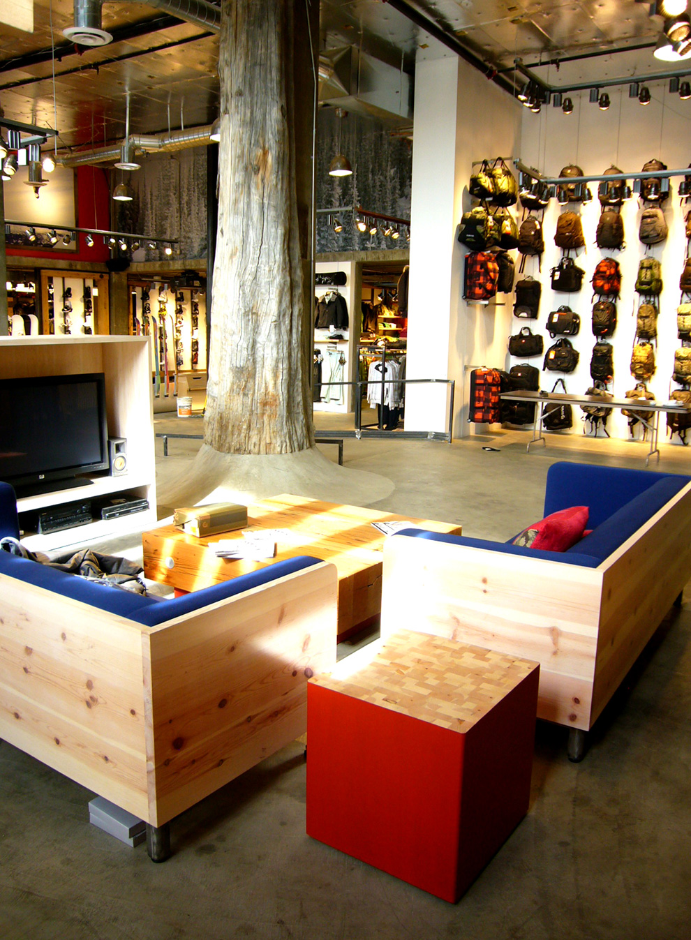 BURTON: LOS ANGELES FLAGSHIP RETAIL STORE - tres birds