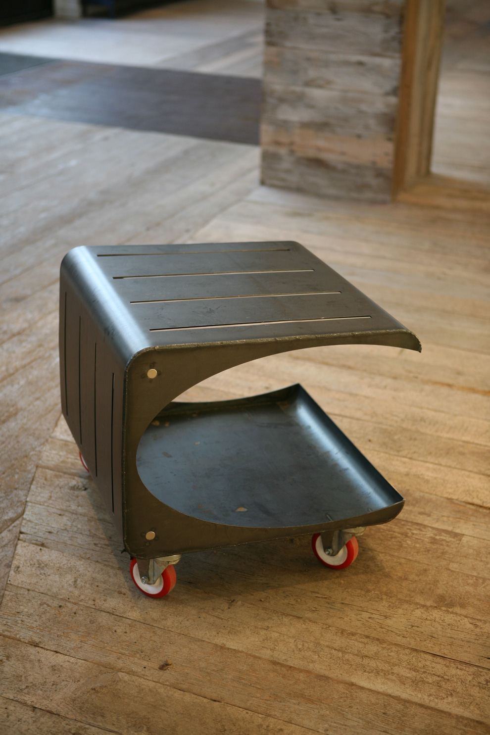 BURTON: VAIL FLAGSHIP RETAIL STORE - tres birds