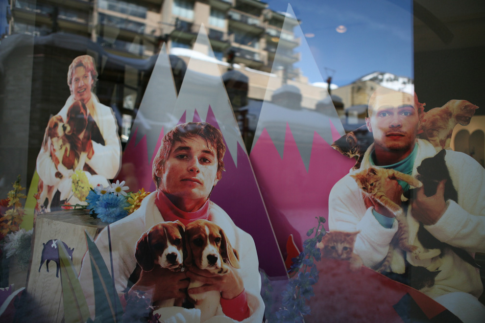 BURTON: VAIL FLAGSHIP RETAIL STORE - tres birds