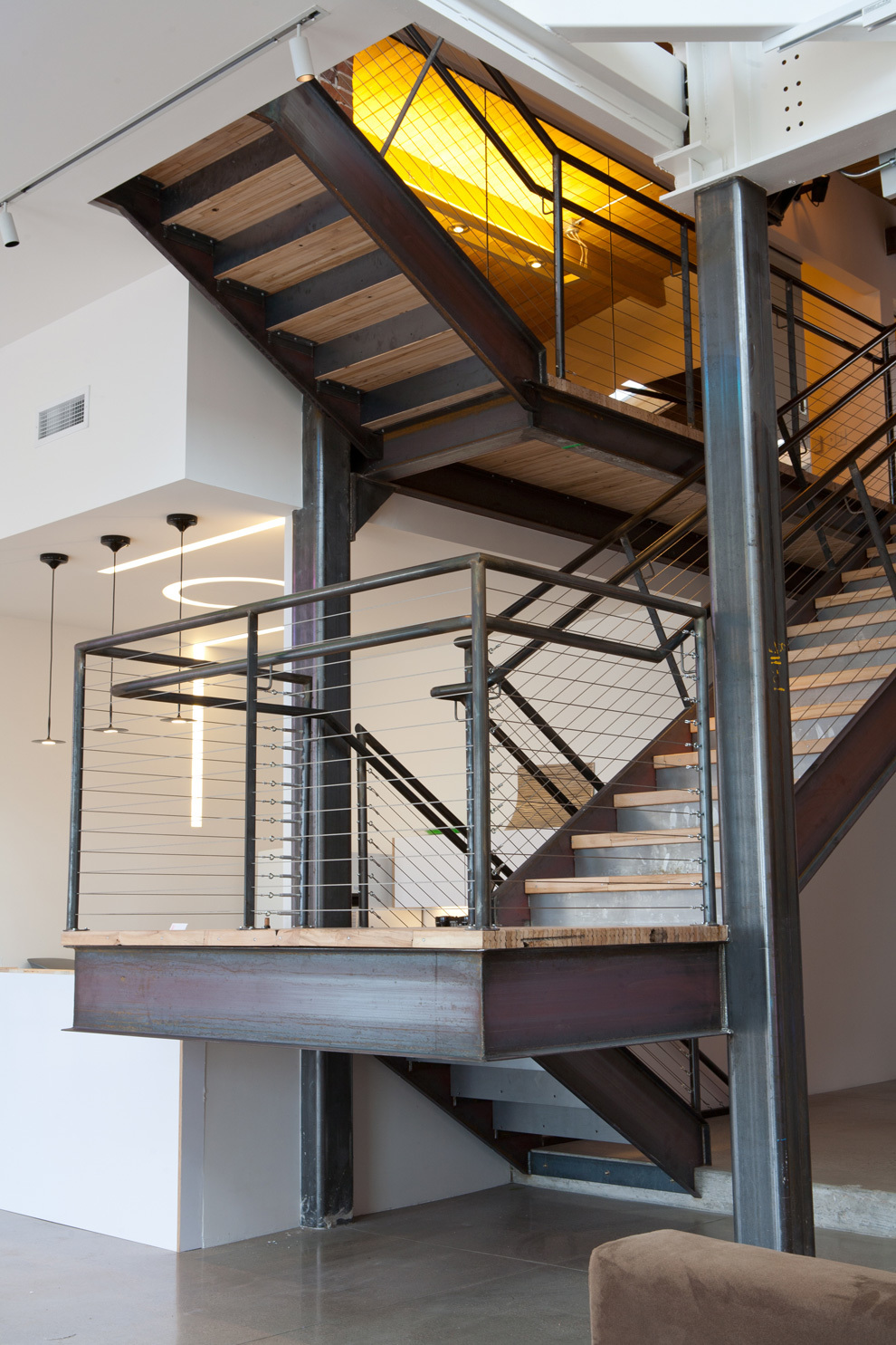 VISUAL INTEREST - tres birds