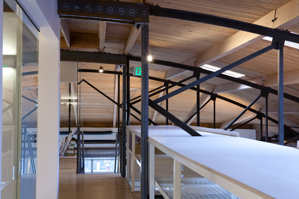 VISUAL INTEREST - tres birds