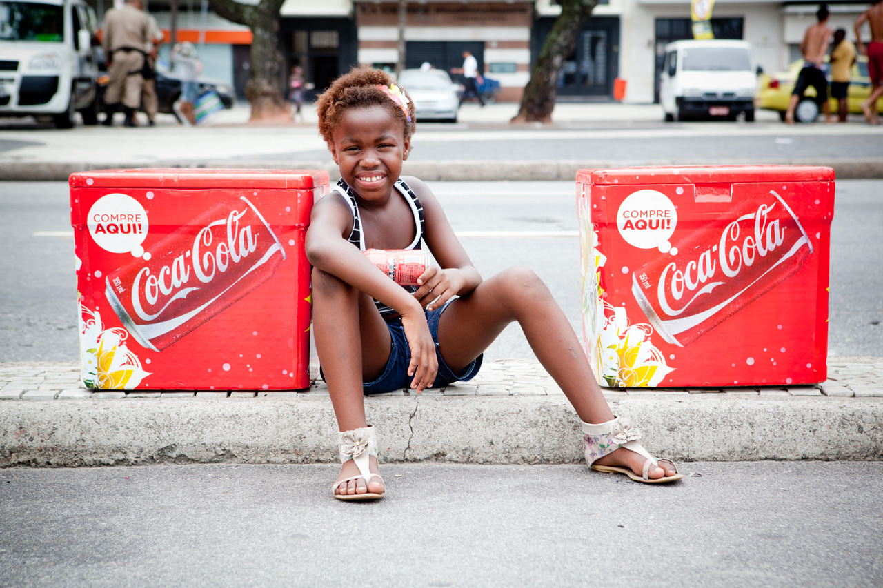 PROMOTOR COCA-COLA - FLAVIA GIL • DESIGNER GRÁFICA