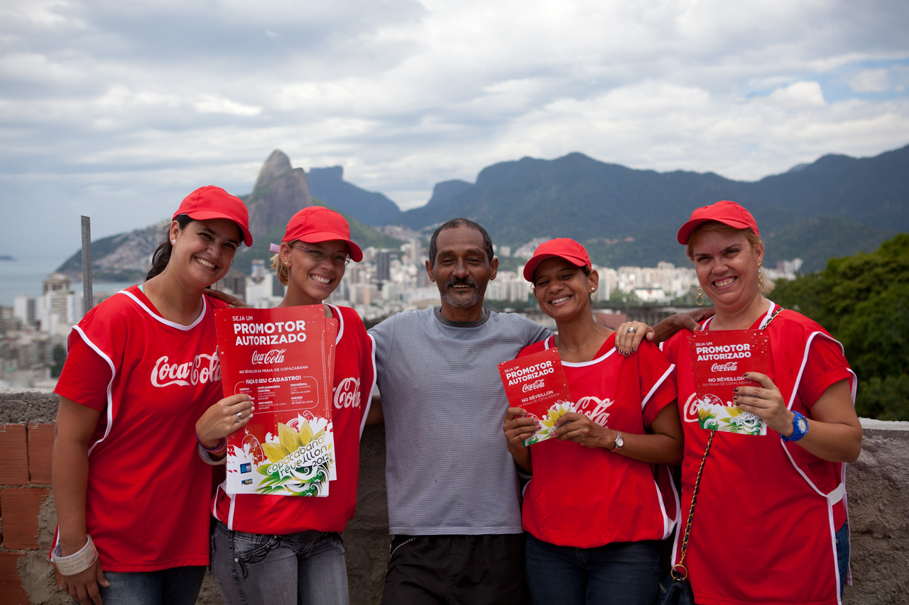 PROMOTOR COCA-COLA - FLAVIA GIL • DESIGNER GRÁFICA