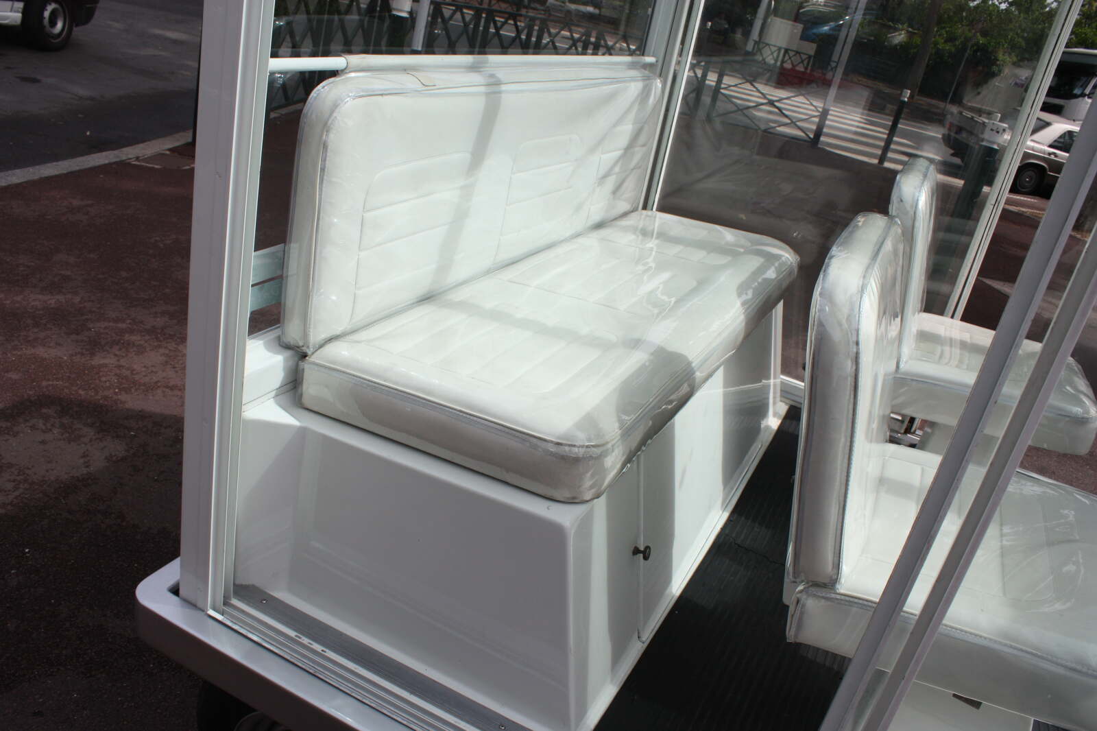 Le "cube", la voiture par Quasar Khanh 1968 - velvet galerie - mobilier ...