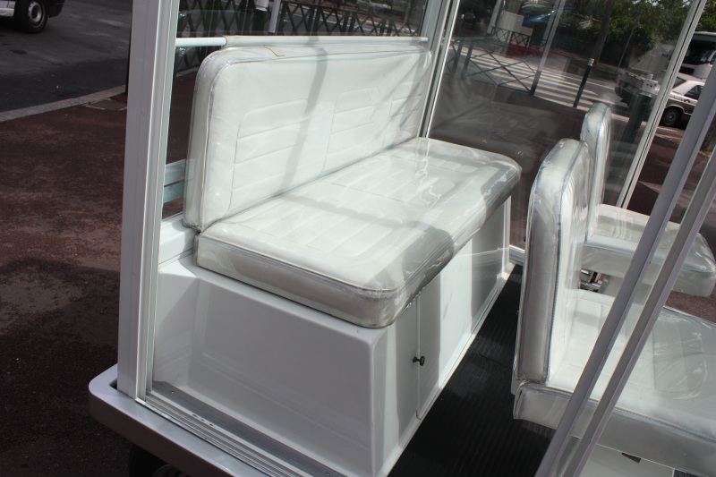 Le "cube", la voiture par Quasar Khanh 1968 - velvet galerie - mobilier ...