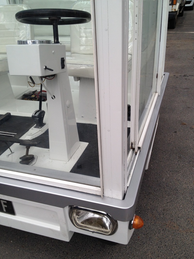 Le "cube", la voiture par Quasar Khanh 1968 - velvet galerie - mobilier ...