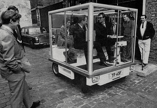 Le "cube", la voiture par Quasar Khanh 1968 - velvet galerie - mobilier ...