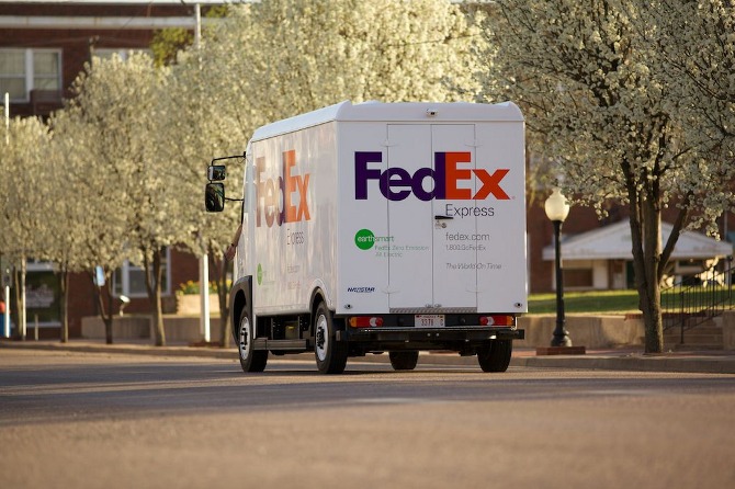 FedEx electric vehicle tour - Sam Holder Creative Portfolio