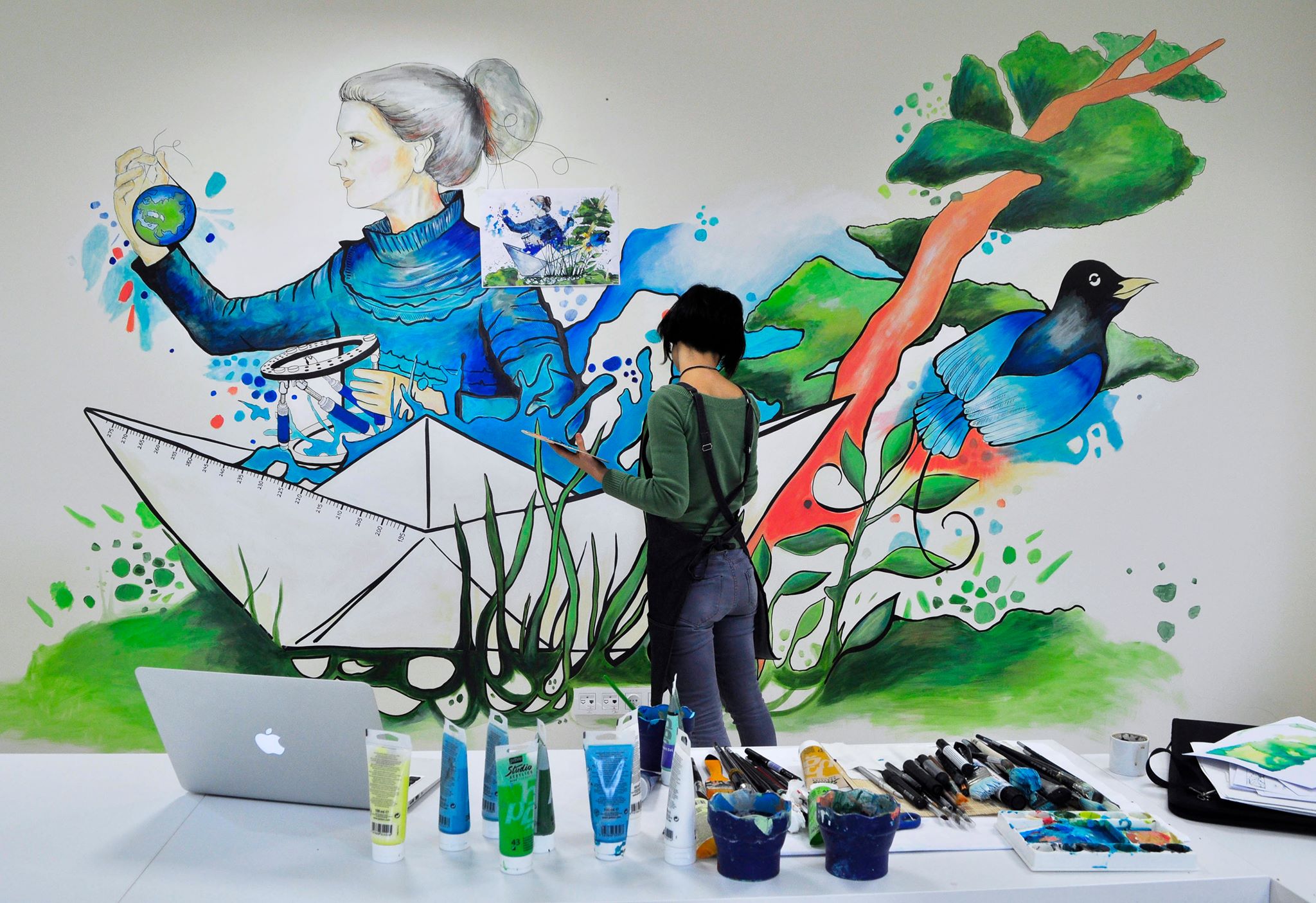 'Healing The World' mural for "HEXAGON Ortho" - Gamze Yalcin