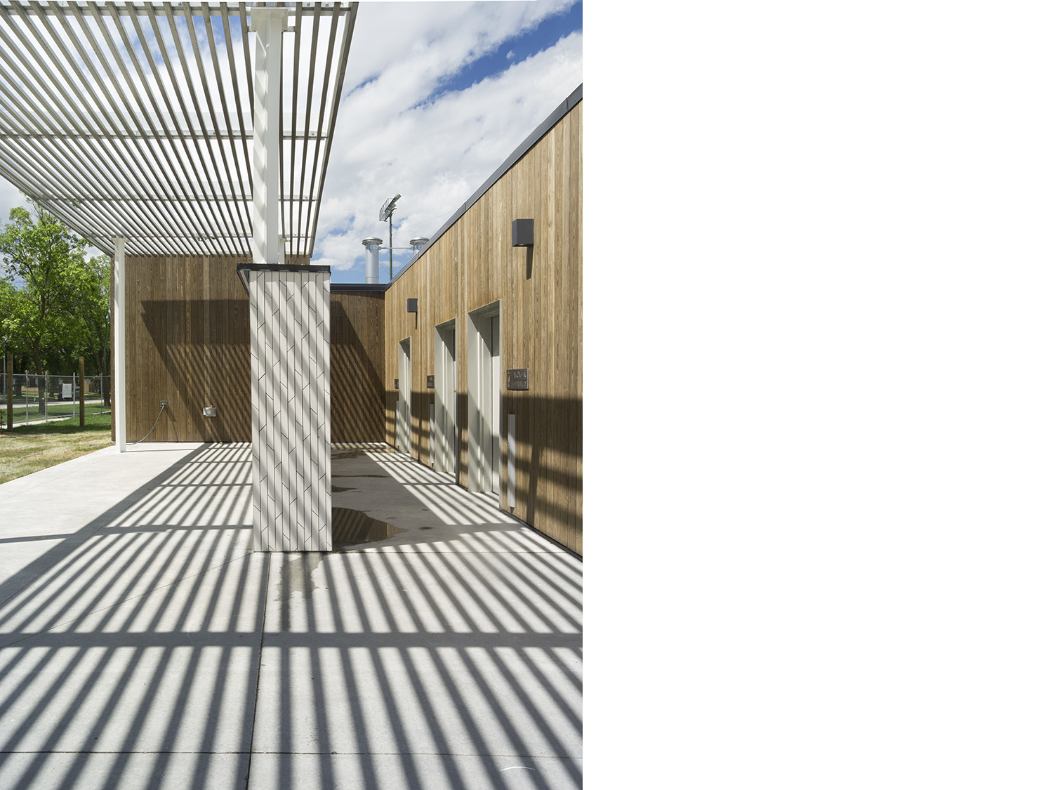 Transcona Outdoor Pool Building - 1x1 architecture