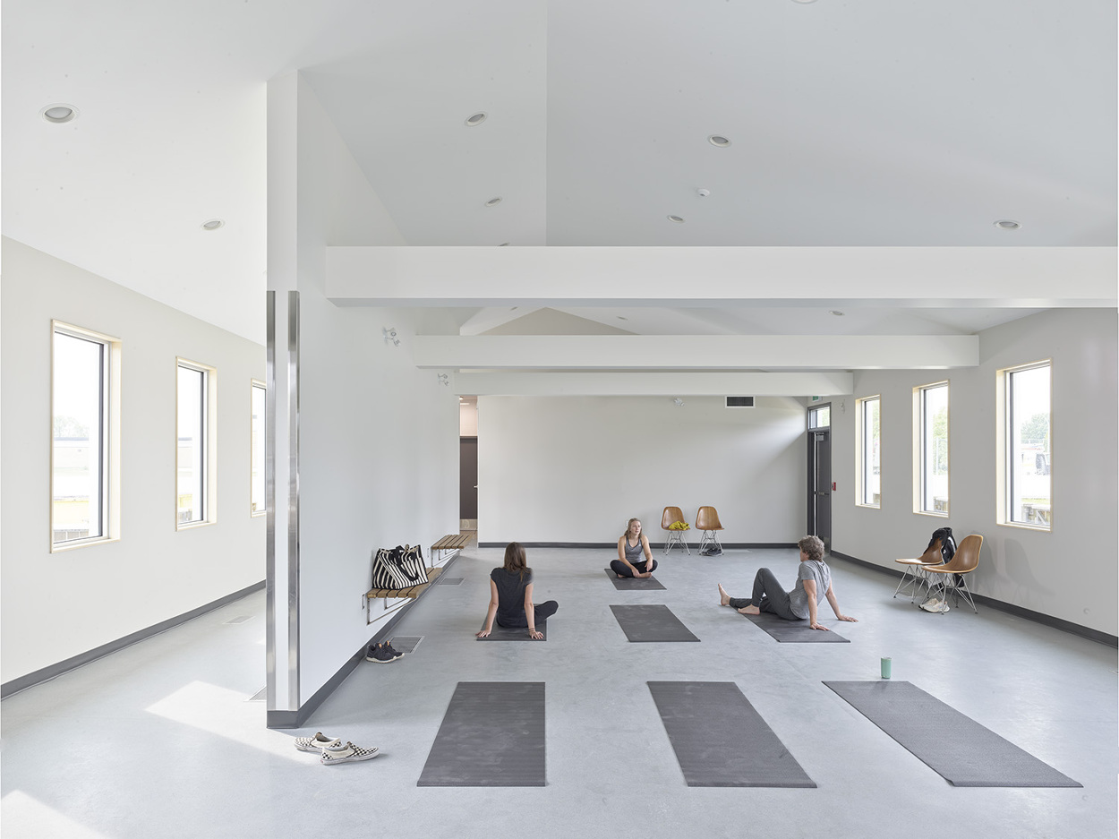 Assiniboia West Skate Change Building - 1x1 architecture