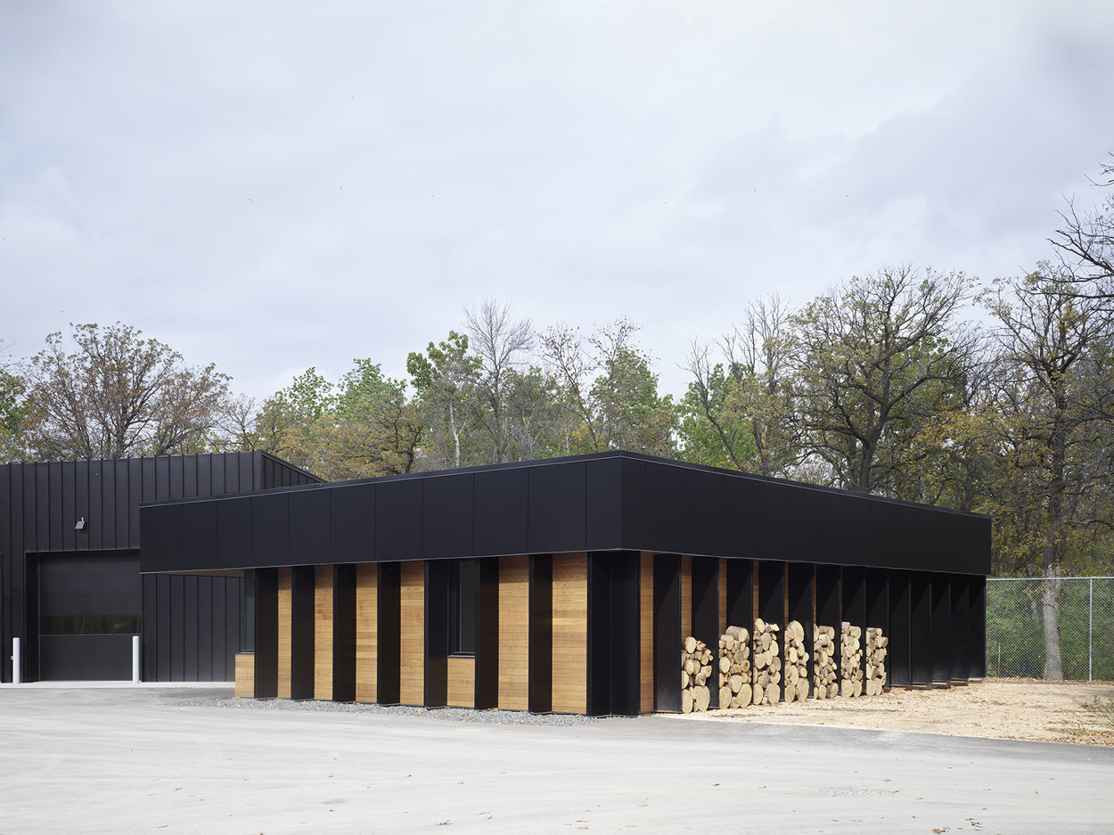 St. Vital Park Staff House - 1x1 architecture