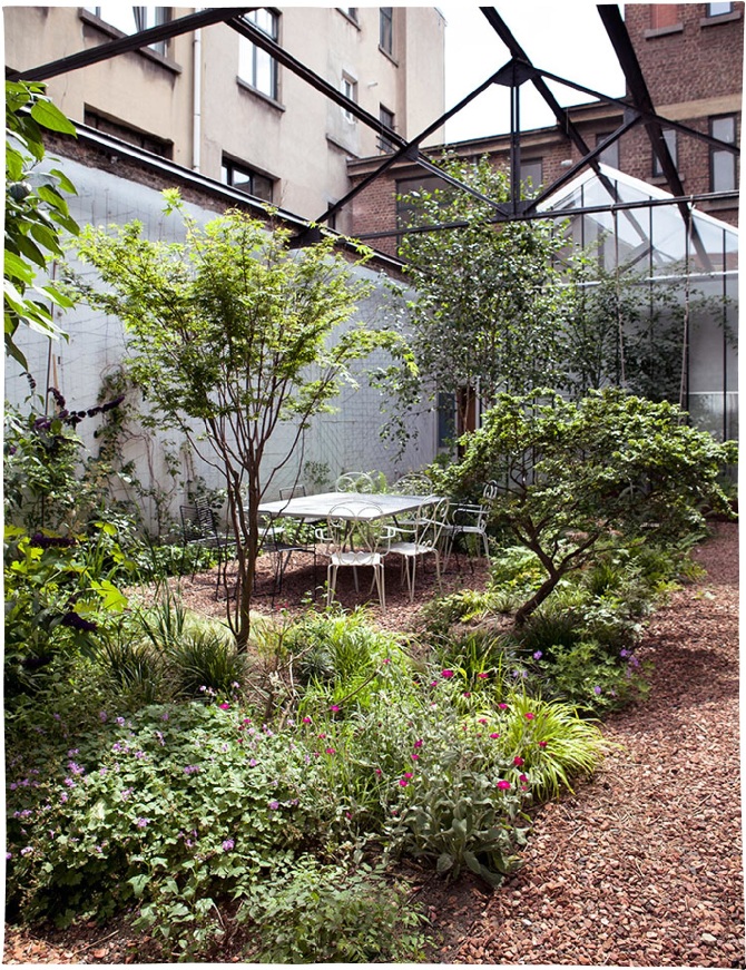 COURTYARD TO PLEASE - Jan Minne