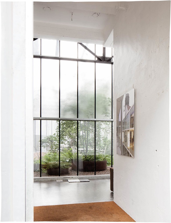 COURTYARD TO PLEASE - Jan Minne