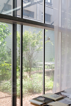 COURTYARD ON HARMONIOUS INTEREST - Jan Minne