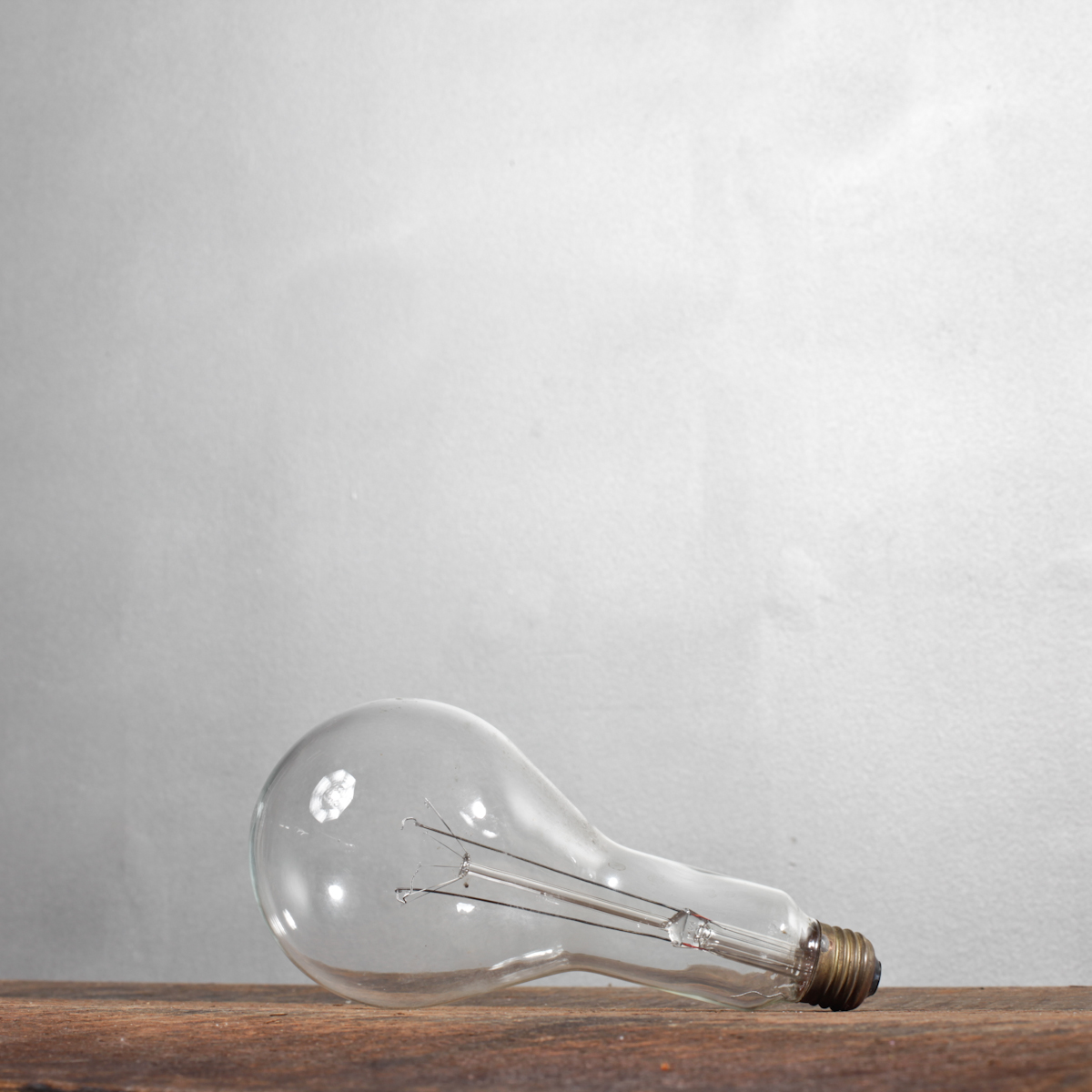 Medium Vintage Light Bulb - Aesthetic Correlation