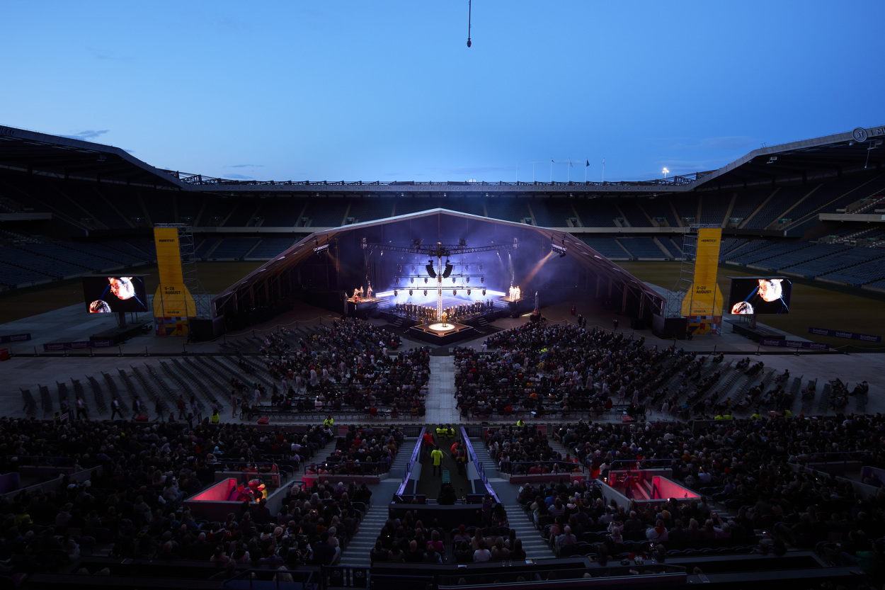 MACRO - House of Vnholy