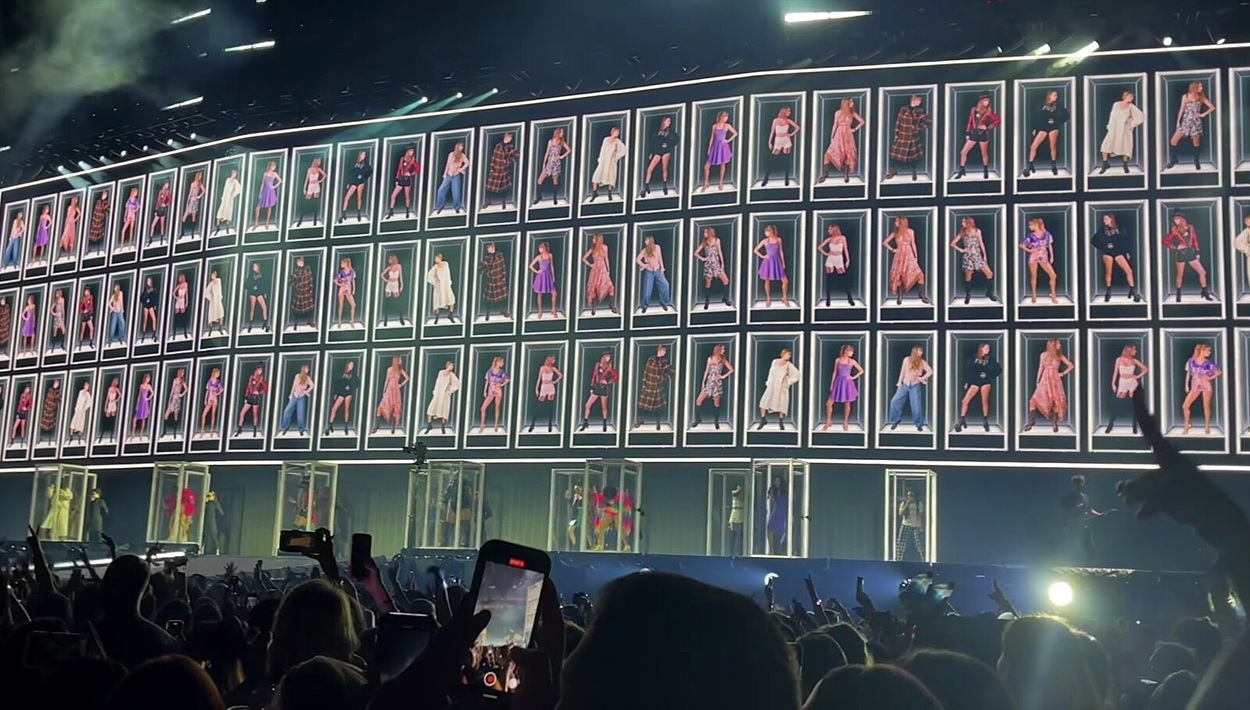 Taylor Swift: The Eras Tour Visuals - Yo Showtime
