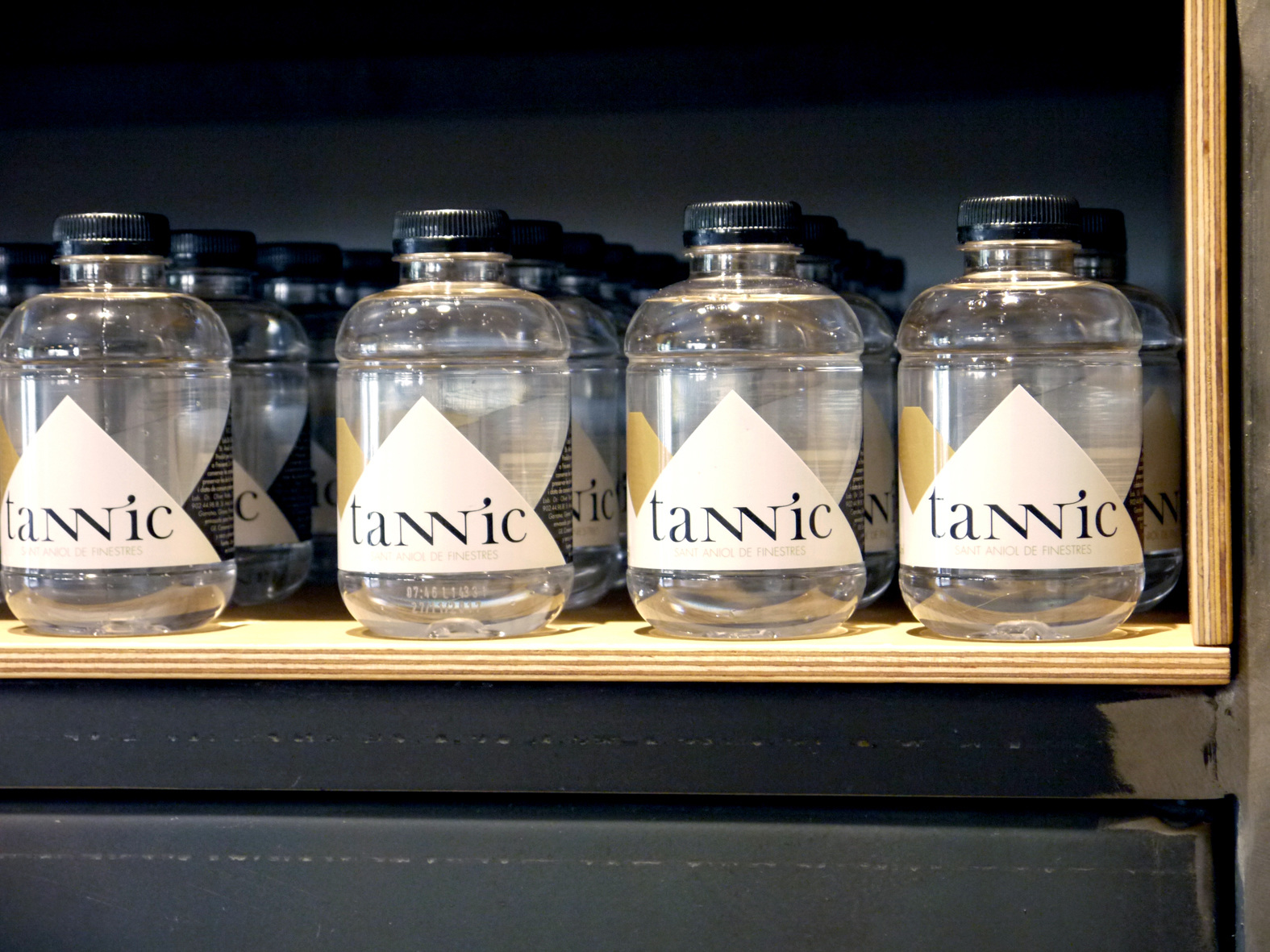 Tannic / Water Packaging - Bel Diví