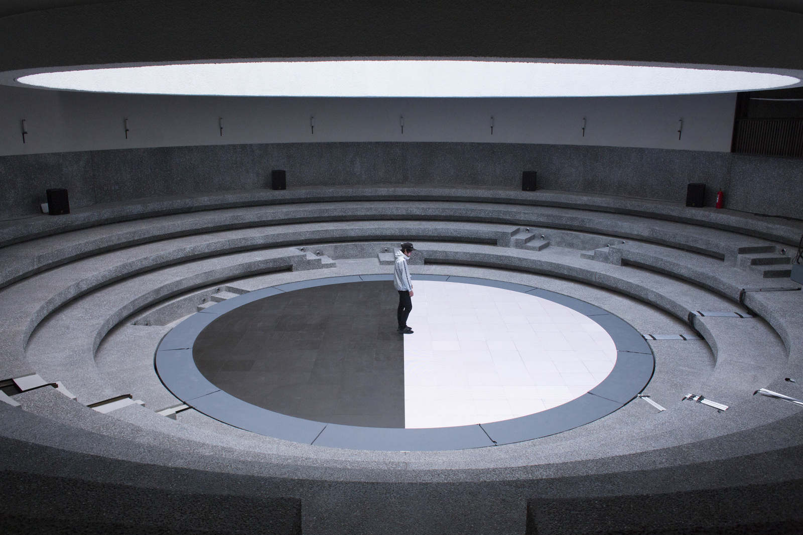 _MOON V.1 - NONOTAK studio