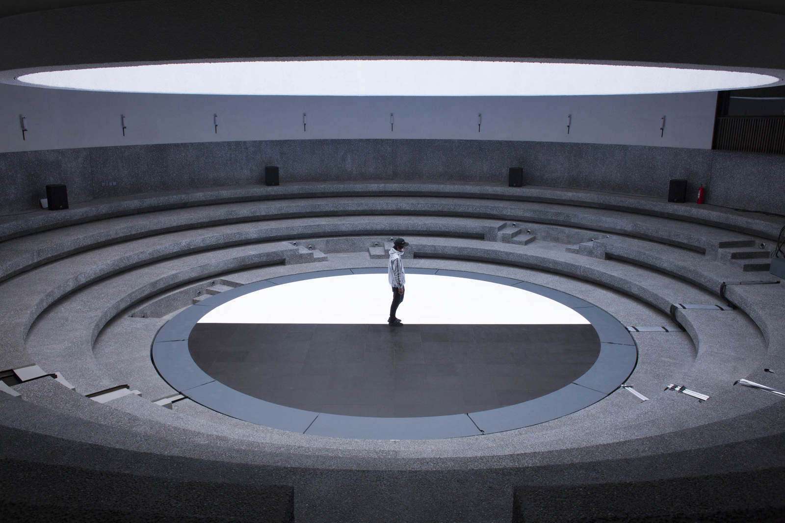 _MOON V.1 - NONOTAK studio