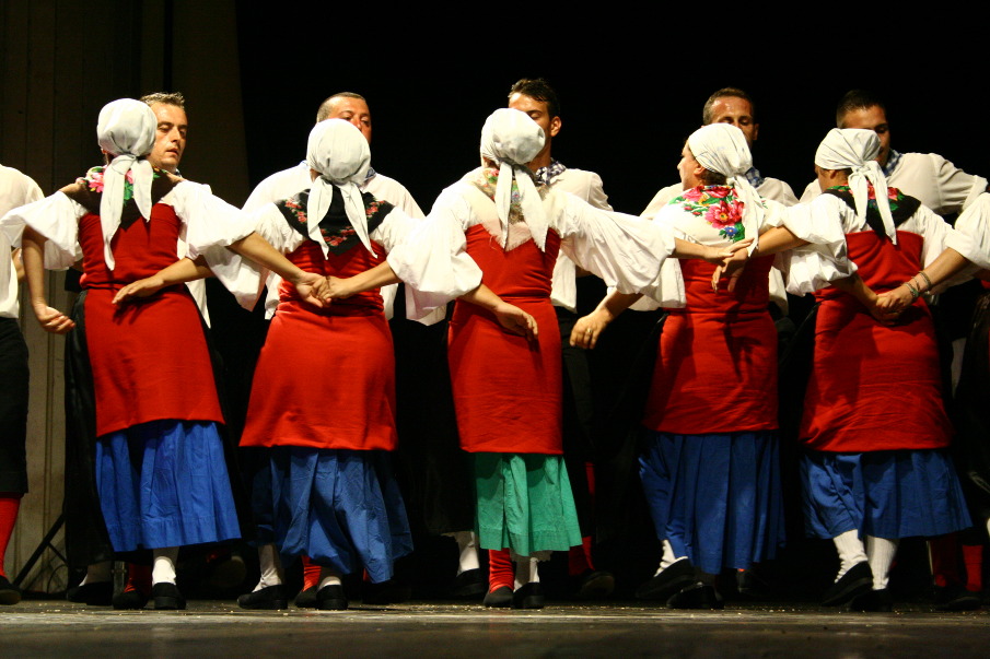 Folk on stage - dilb