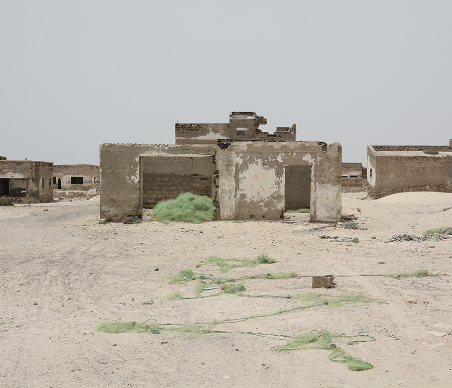 La Guera - Angus MacKinnon