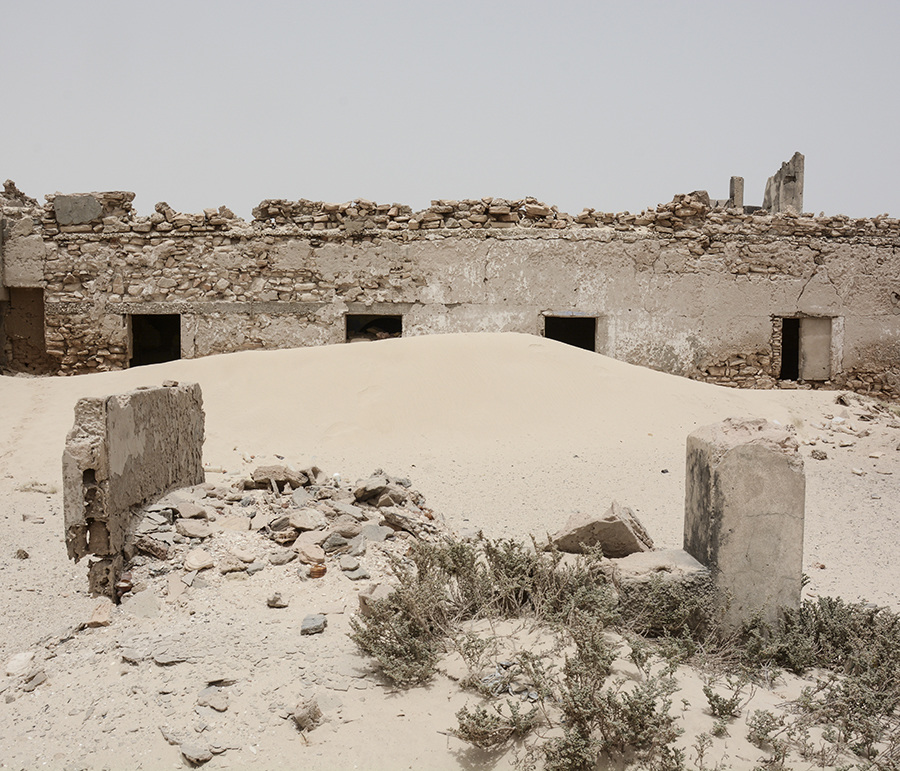 La Guera - Angus MacKinnon