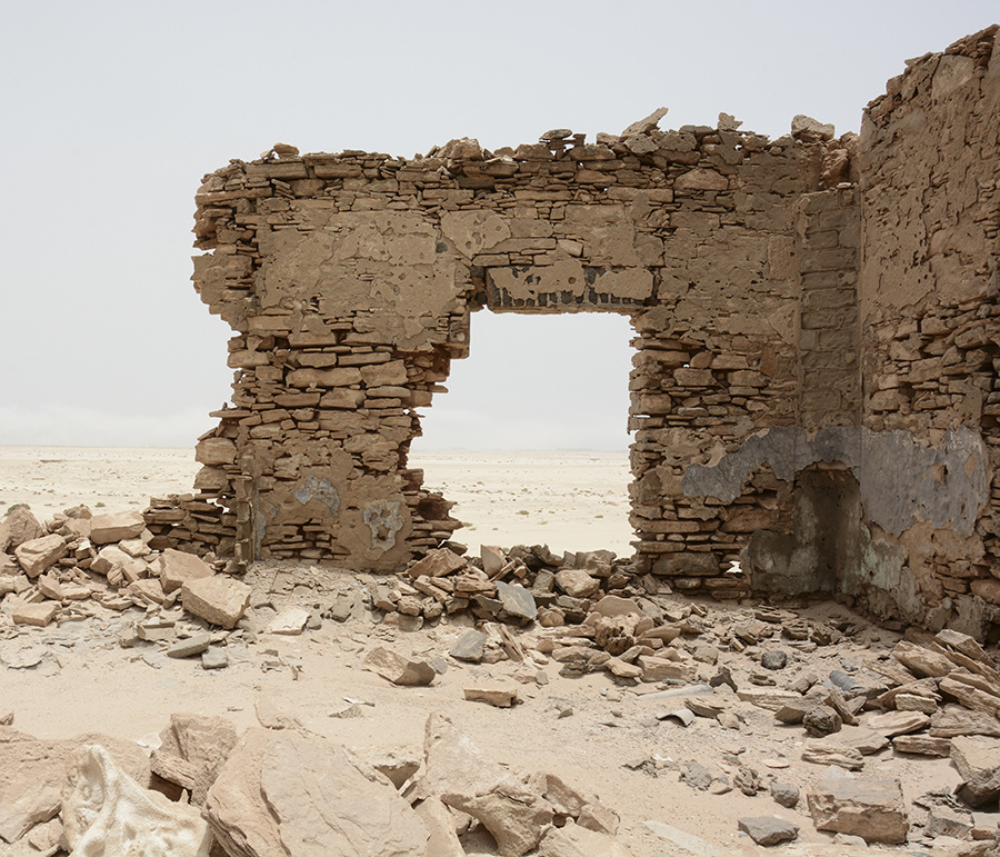 La Guera - Angus MacKinnon