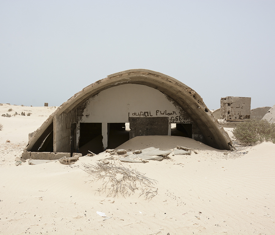 La Guera - Angus MacKinnon