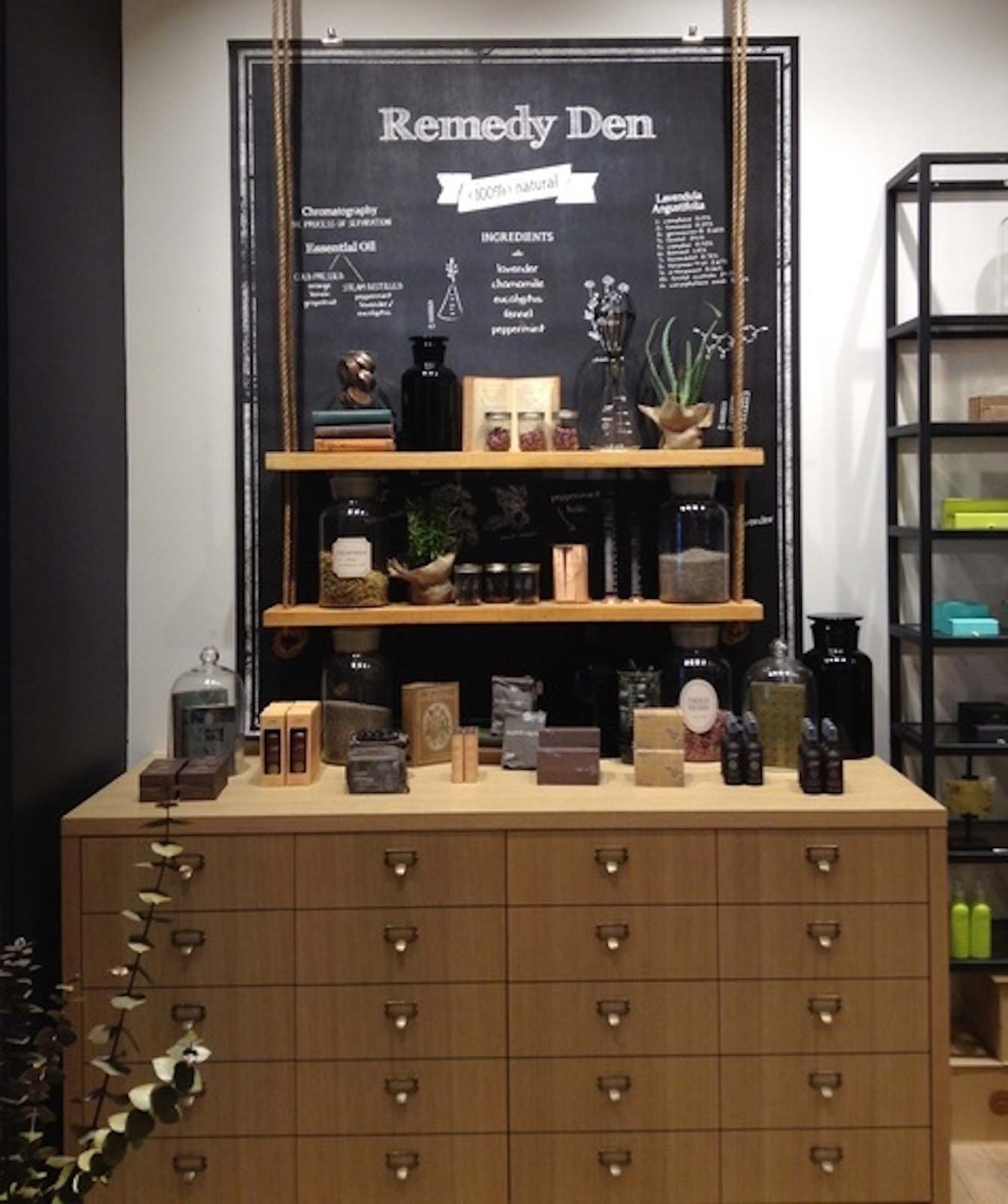 Retail Store Visual Displays - Tiffany Blaise