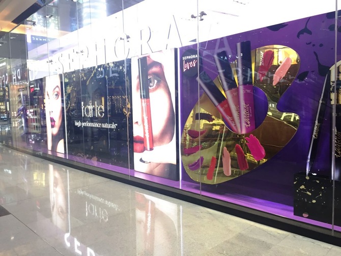 Dubai mall window - Stella Creative Solutions