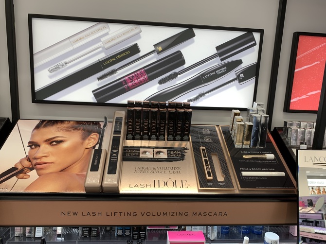Idole Mascara Launch Display - Stella Creative Solutions