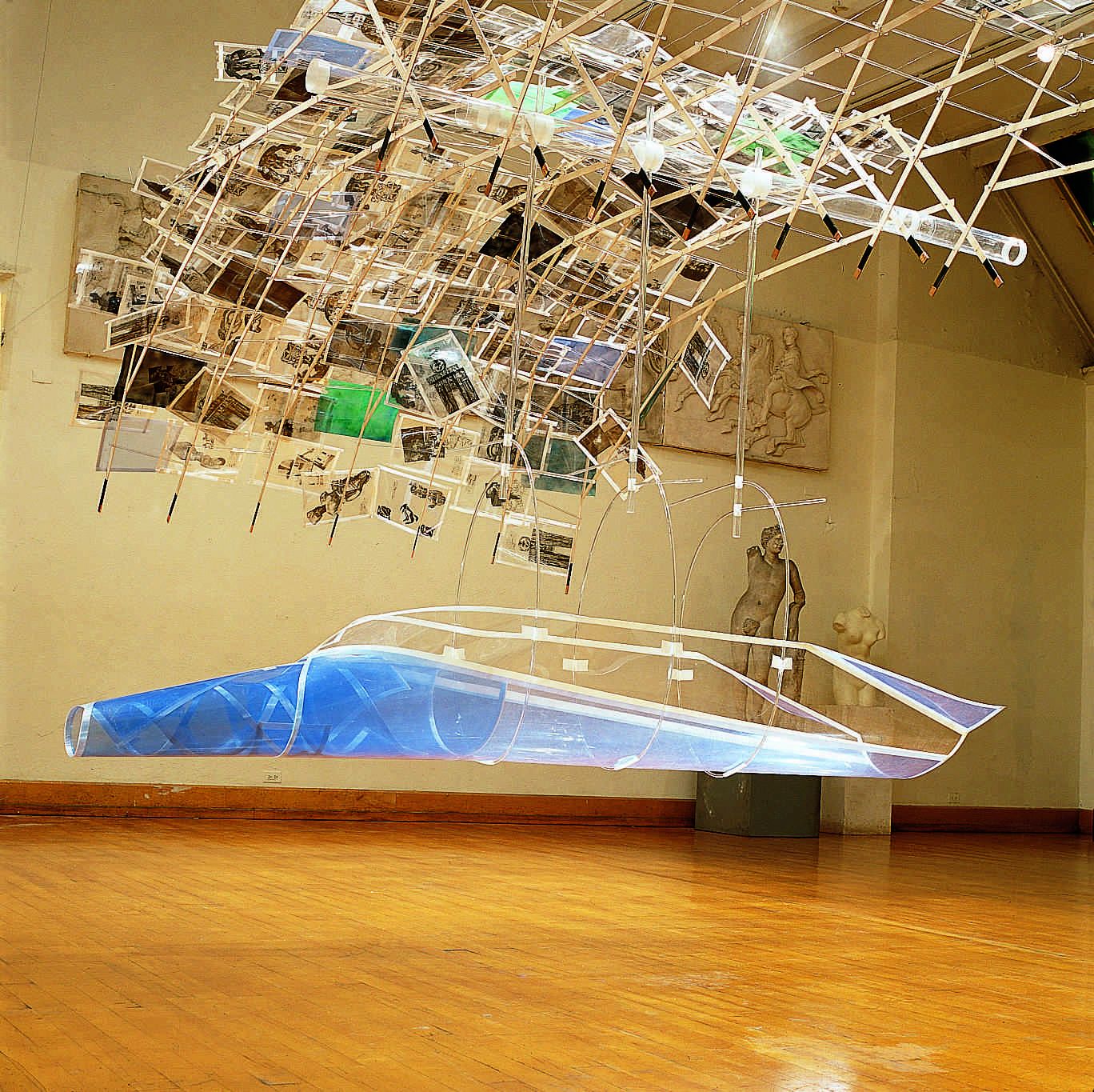 Hanging Books - Osvaldo Romberg