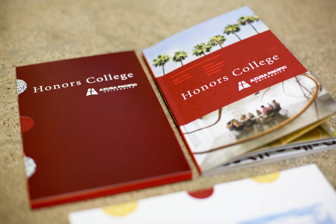 PRINT / Honors College Brochure - CabrinaAlviar