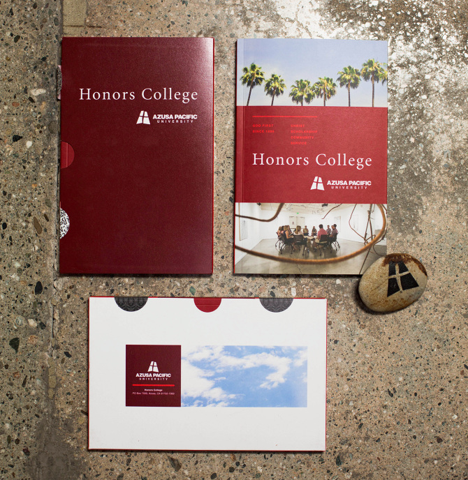 PRINT / Honors College Brochure - CabrinaAlviar
