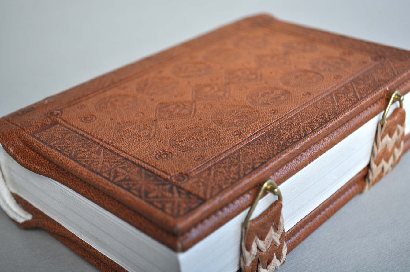 Historic Binding Models - Kate Barber