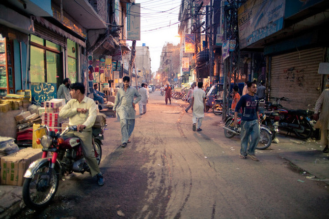 feature: Pakistan Street Scenes // James Longley - instituteartist.com
